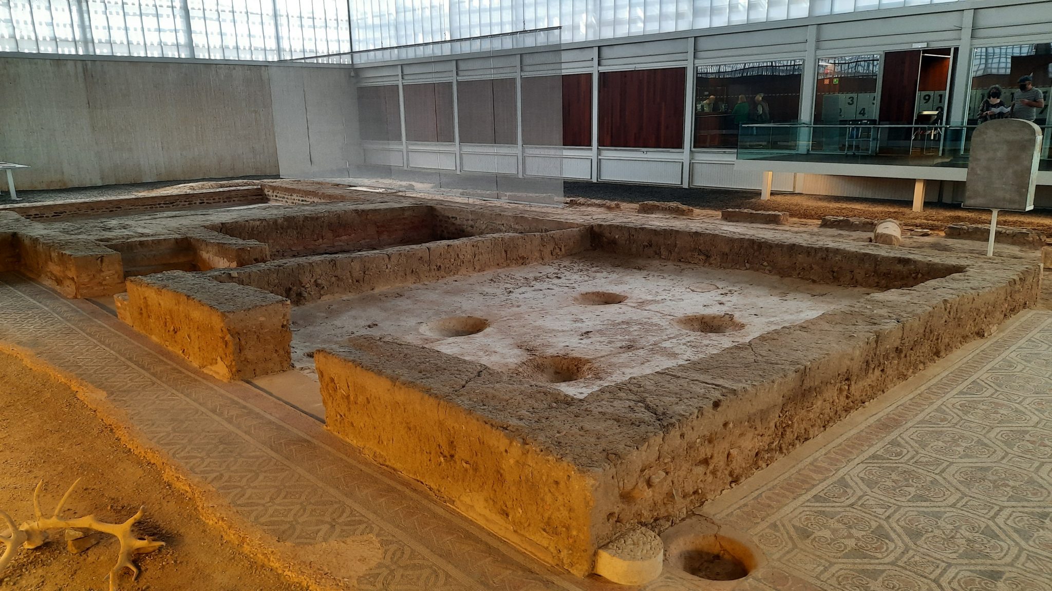 LA VILLA ROMANA DE LA OLMEDA: MOSAICOS Y TERMAS EN PALENCIA — VIATOR IMPERI